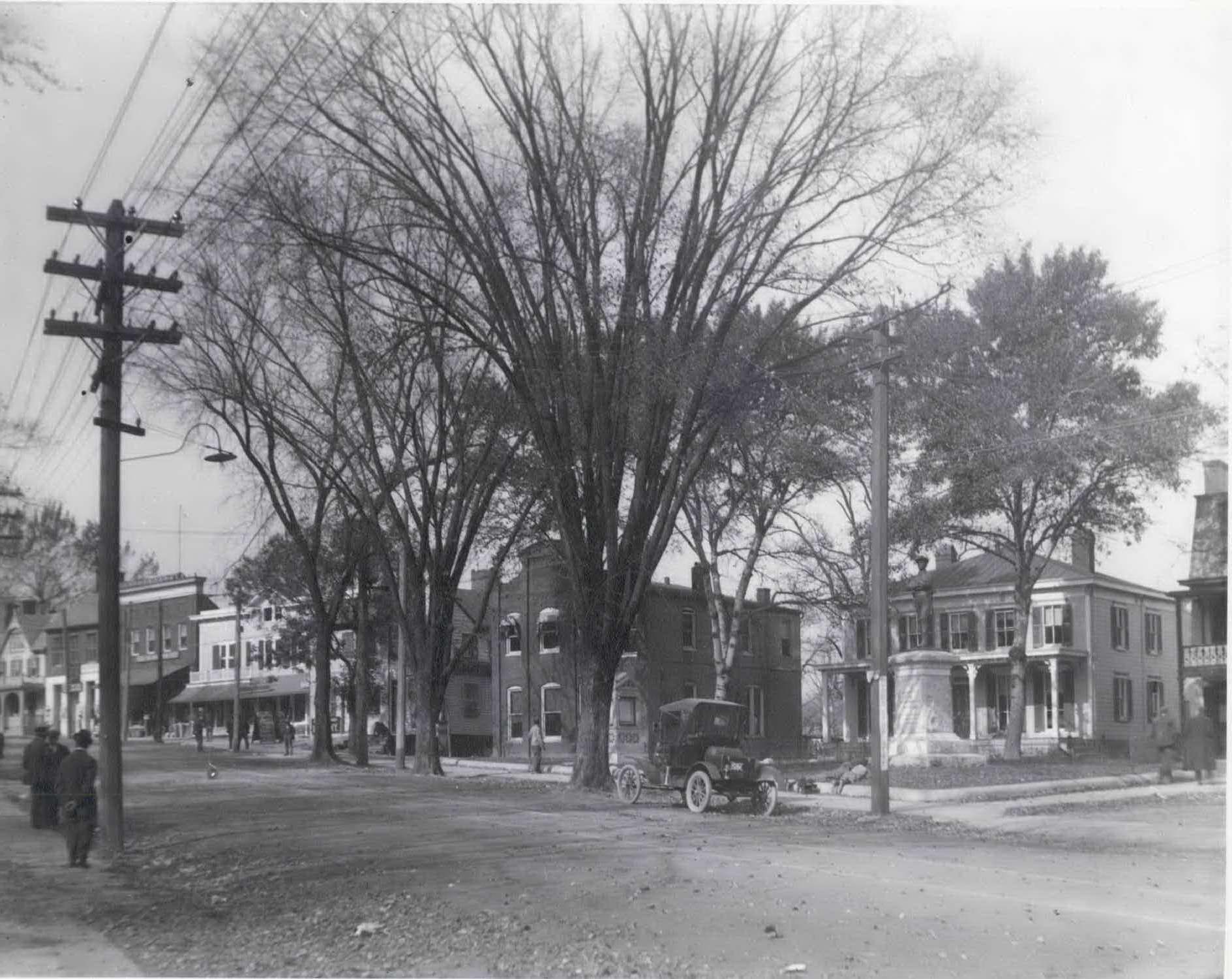 Court House Triangle | Reed Brothers Dodge History 1915 – 2012